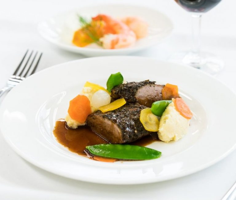 The five best First Class dining experiences in the sky - Netflights Blog